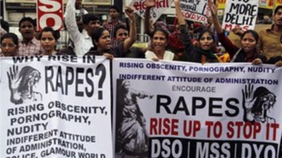 Delhi bus gang rape: Victim 'still not out of danger' - BBC News