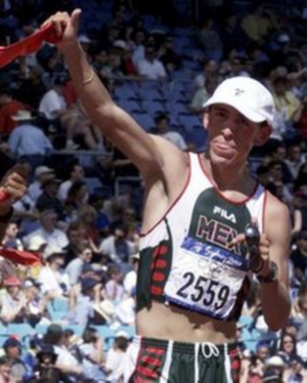Mexico athlete Noe Hernandez dies weeks after being shot - BBC News