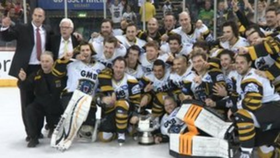 Nottingham Panthers: Elite League champions greeted at airport - BBC News