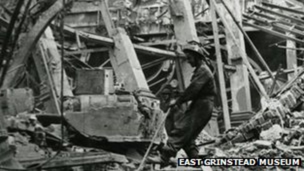 East Grinstead bombing: WWII air raid dead remembered - BBC News