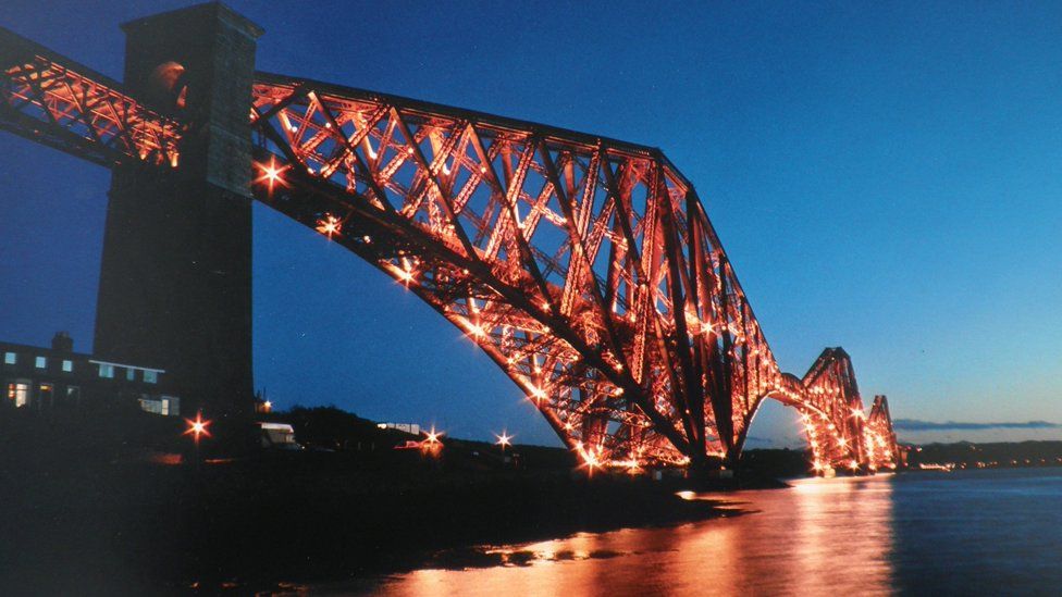 In pictures: Forth Rail Bridge photograph competition - BBC News