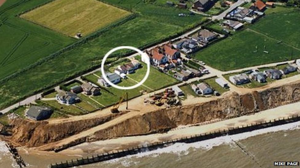 Norfolk surge: Happisburgh house owner's 'stiff upper lip' - BBC News