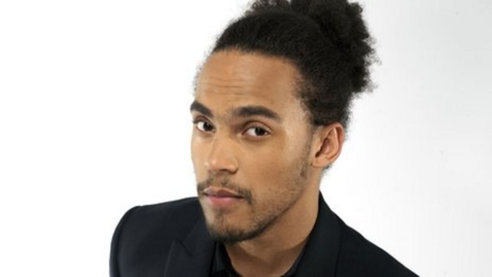 Radio 1 announce early breakfast and weekend changes - BBC News