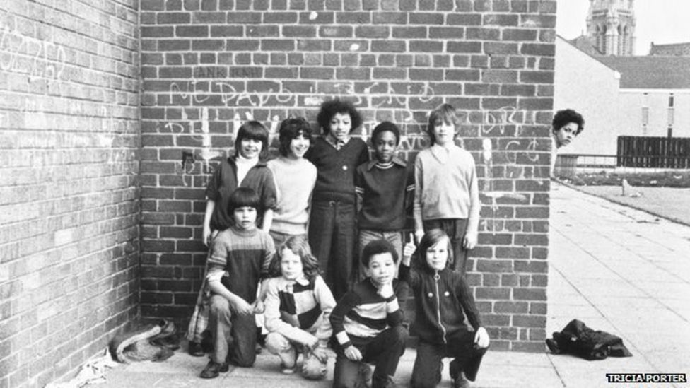 Photographs of life in 1970s Liverpool are exhibited - BBC News