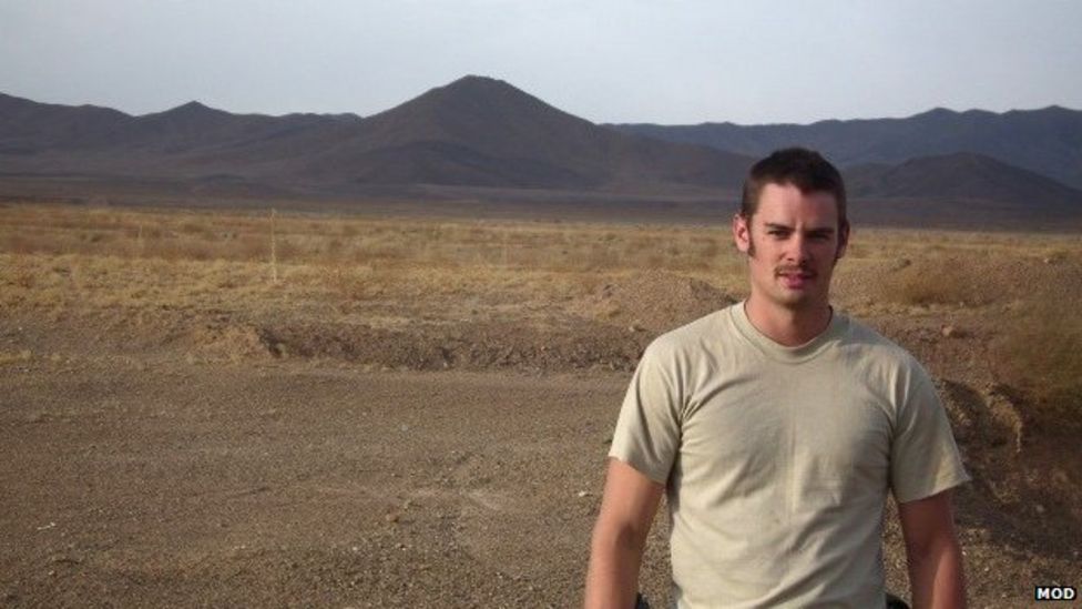 Paratrooper Josh Leakey receives Victoria Cross - BBC News