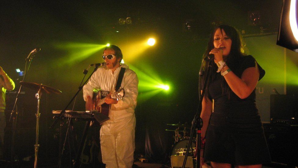 Penblwydd hapus Maes B! - BBC Cymru Fyw