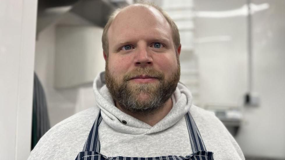 Lincolnshire butcher changes 20-year job due to 'massive costs' - BBC News