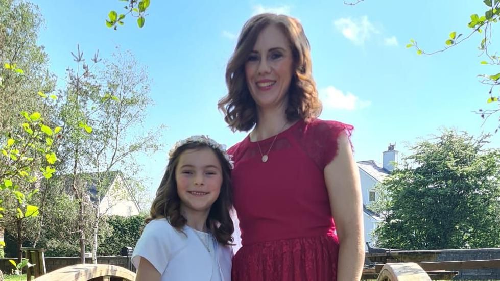 Mayo: Woman and daughter killed in crash named by gardaí - BBC News