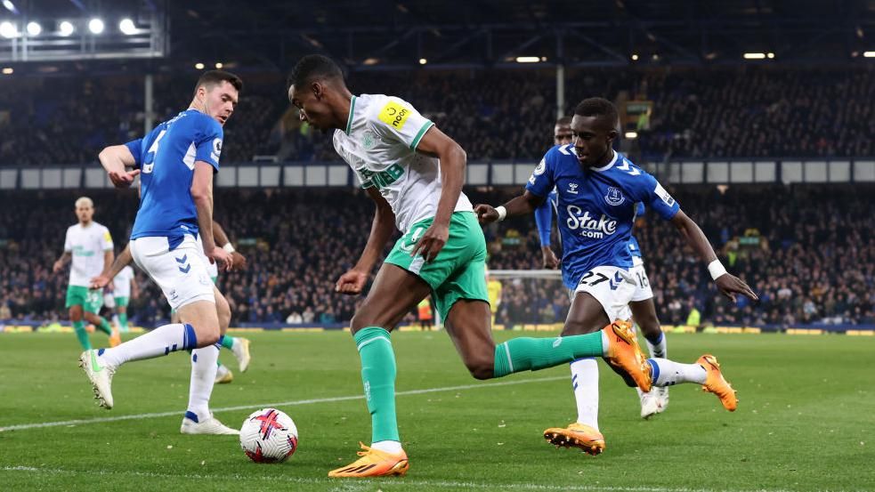 Newcastle vs Southampton: 'Isak like Henry' - Howe - BBC Sport