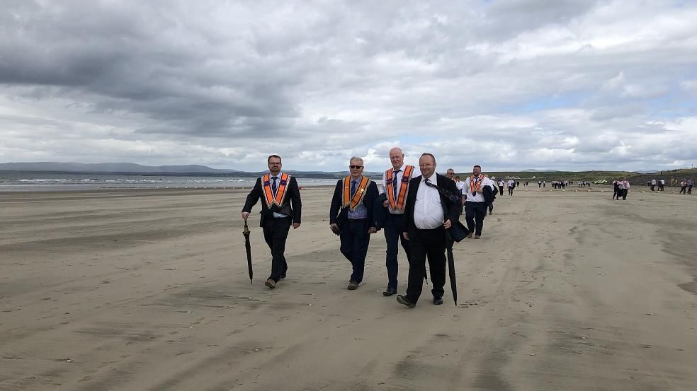 Donegal Orange parade takes place in Rossnowlagh - BBC News