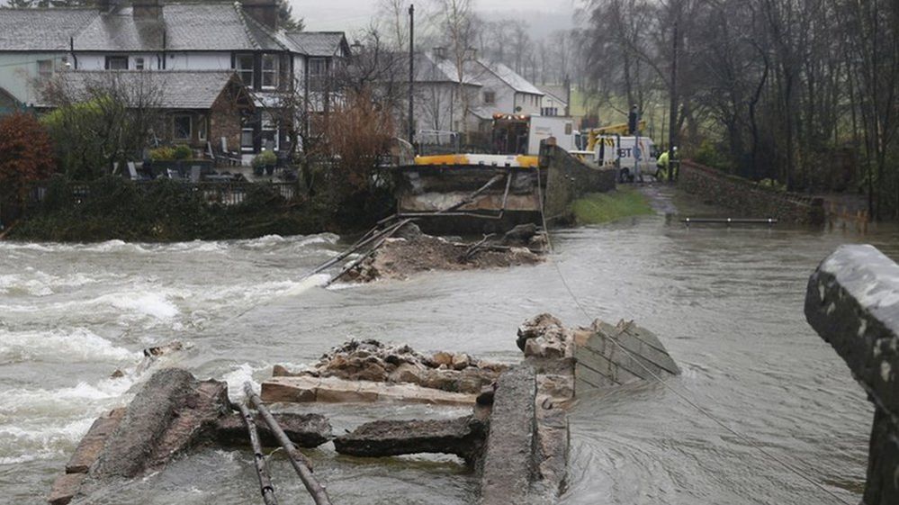 Eamont Way: New footpath linking Penrith and Pooley Bridge opens - BBC News