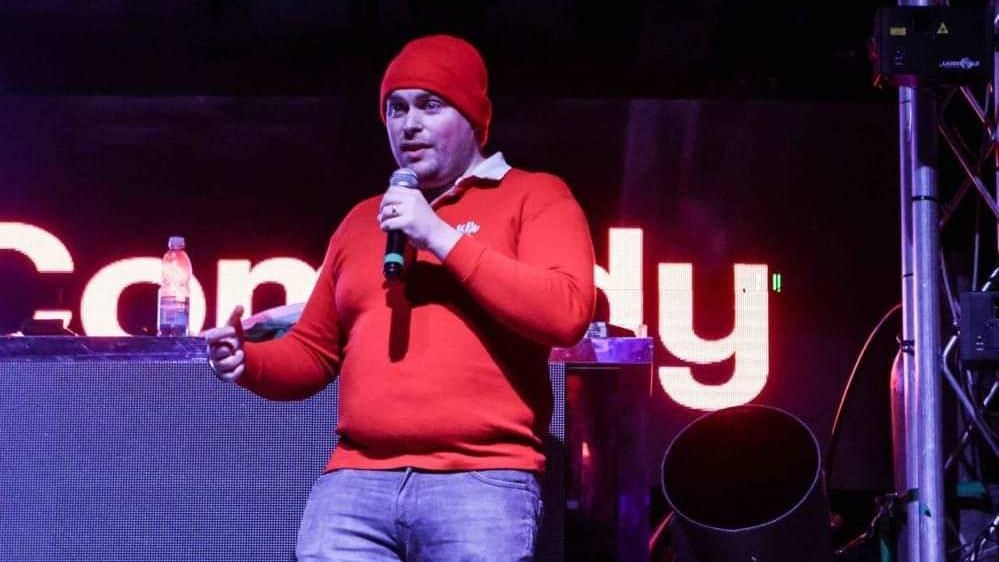 Gŵyl 'unigryw' sy'n rhoi llwyfan i berfformwyr anabl - BBC Cymru Fyw