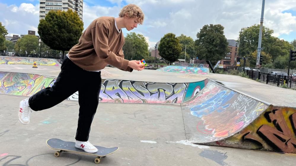 Flexible teen and speed-cubing champion claim world records - BBC News