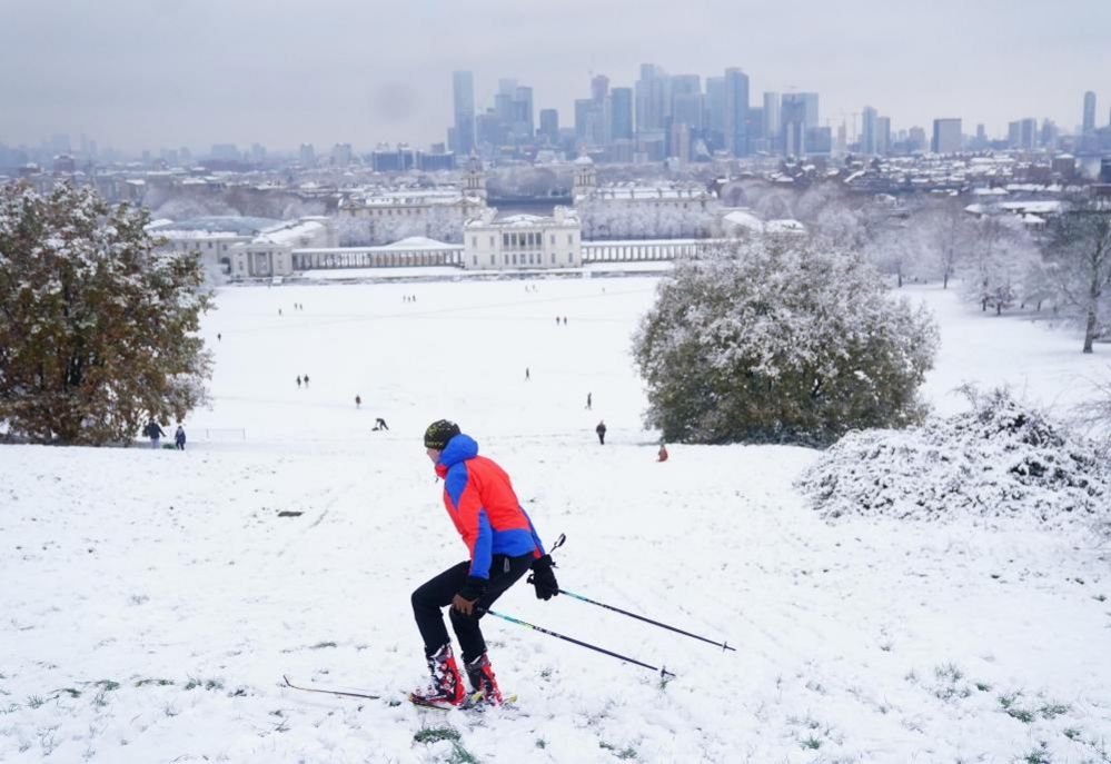 In pictures: Snow blankets parts of the UK - BBC News