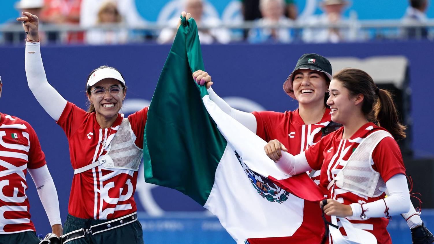 México logra bronce en tiro con arco femenino y gana la primera medalla de América Latina en las ...