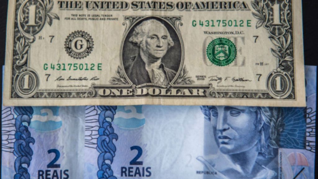 Em quatro pontos: o que muda em seu dia a dia com o dólar a R$ 4 - BBC ...