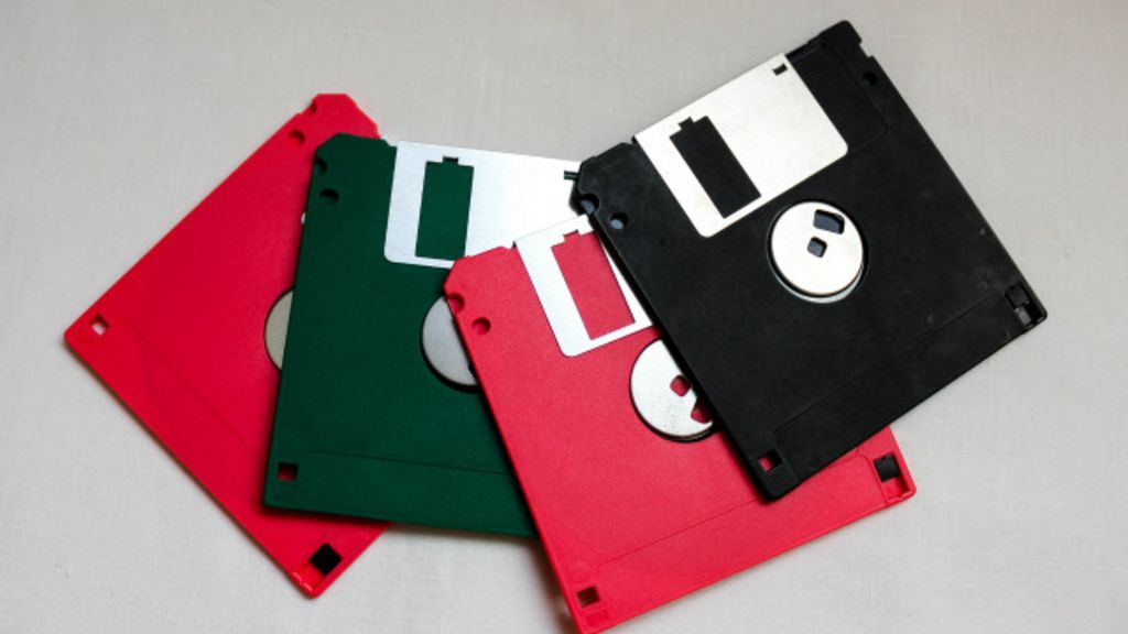 Cómo el disquete ha logrado sobrevivir a las nuevas tecnologías - BBC Mundo