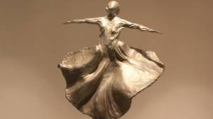 Menarilah bersama Dolorosa Sinaga - BBC News Indonesia