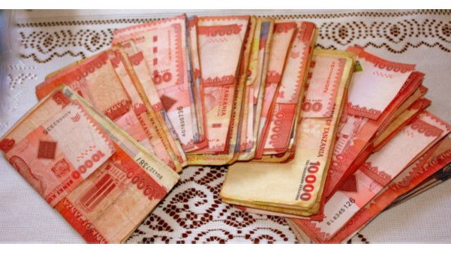 Shilingi ya Tanzania yazidi kuporomoka - BBC News Swahili