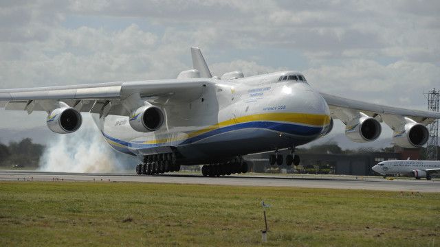 Así es el Antonov 225, el avión más grande del mundo - BBC Mundo