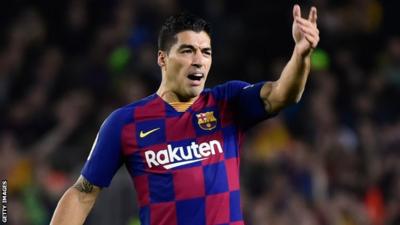 Barcelona forward Luis Suarez out for four months - BBC Sport