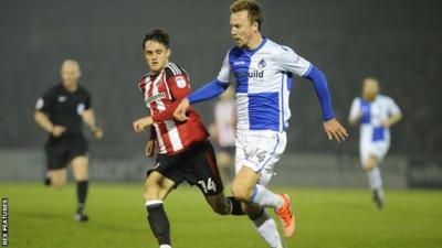 Joe Riley: Sheffield United full-back dislocates shoulder in training ...