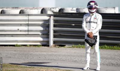Lewis Hamilton breaks down in Formula 1 testing - BBC Sport