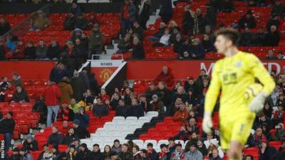 Manchester United lose 2-0 to Burnley - pundits and fans react - BBC Sport