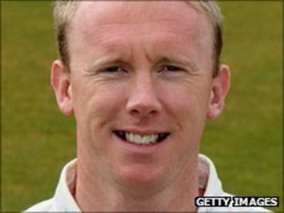 Former bowler Kevin Dean lands Derbyshire role - BBC Sport