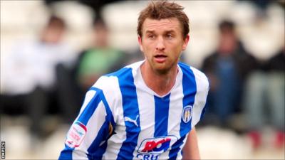 Defender Matt Heath plans to stay at Colchester United - BBC Sport