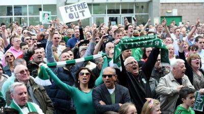 Hibs fans gather to protest against Chairman Rod Petrie - BBC Sport