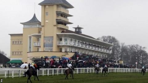 Towcester racecourse set to go into administration - BBC Sport
