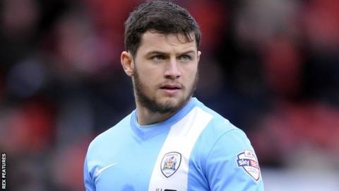 Dale Jennings: Ex-Bayern Munich winger joins Runcorn - BBC Sport