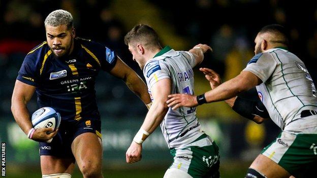 Ollie Lawrence: Worcester Warriors centre signs extended contract - BBC ...