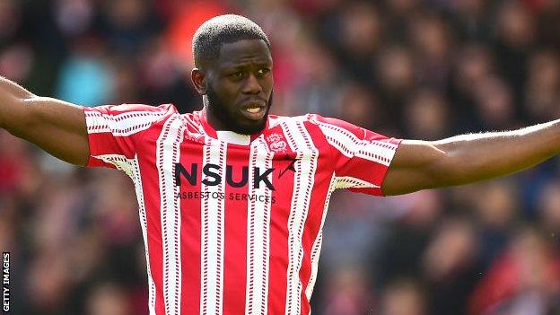 John Akinde: Colchester sign ex-Gillingham forward - BBC Sport
