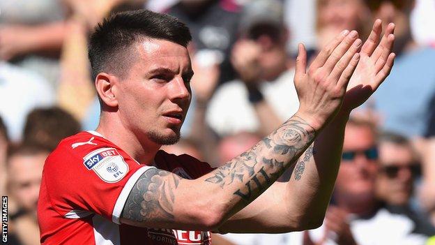 Adam Hammill: Derry City sign former England Under-21 winger - BBC Sport