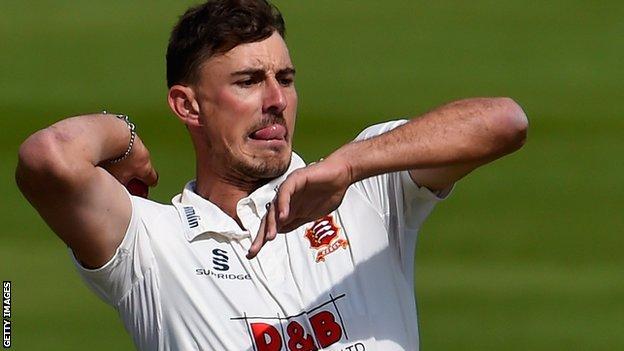 Matt Dixon: Durham sign Essex bowler on one-month loan deal - BBC Sport