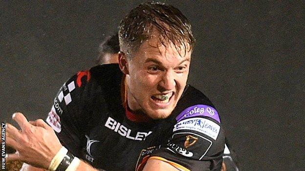 Tyler Morgan: Wales centre signs new Dragons contract - BBC Sport