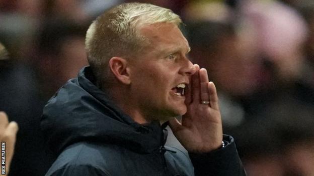 Liam Manning: MK Dons boss praises staff as losing run ends - BBC Sport