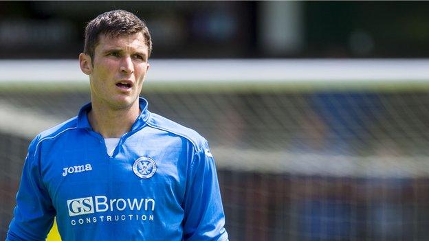 John Sutton: St Mirren sign striker from St Johnstone - BBC Sport