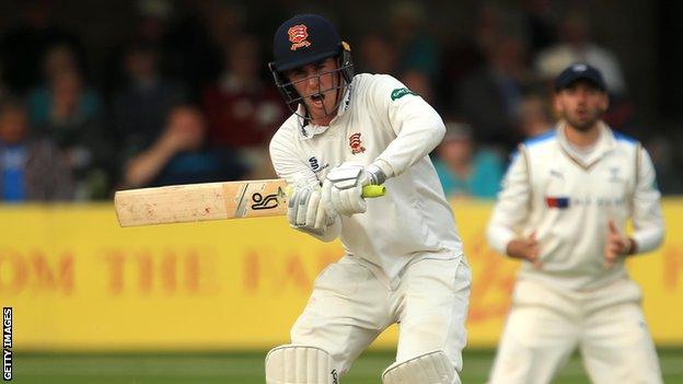 Dan Lawrence: Essex and England Lions batsman signs new deal with ...