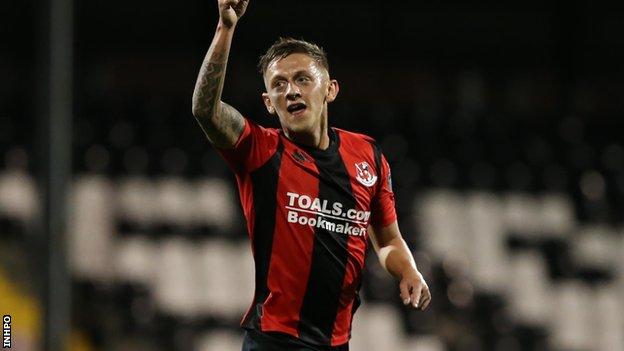 Matthew Snoddy: Midfielder joins Glenavon on loan from Crusaders - BBC ...