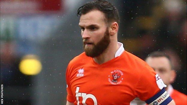 Jimmy Ryan: Rochdale sign experienced former Blackpool midfielder - BBC ...