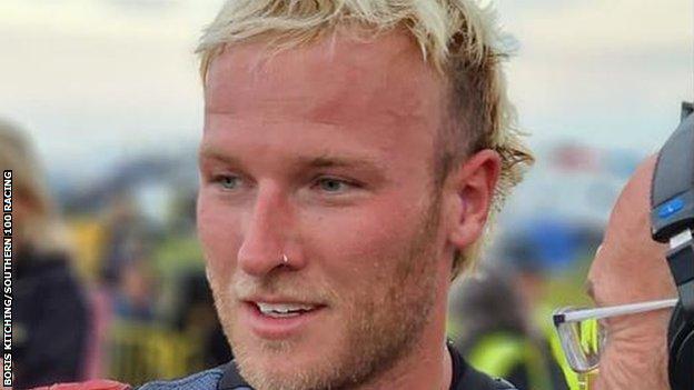 Southern 100: Davey Todd takes maiden win in first race of 2022 - BBC Sport