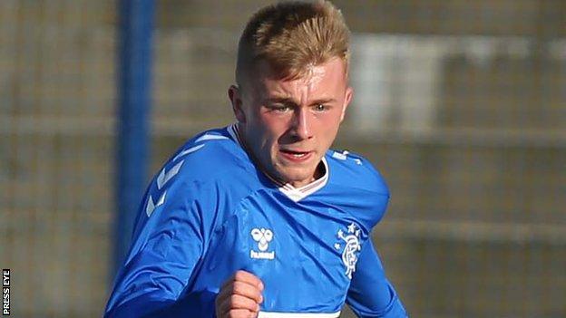 Charlie Lindsay: Glentoran sign Derby County forward on loan - BBC Sport