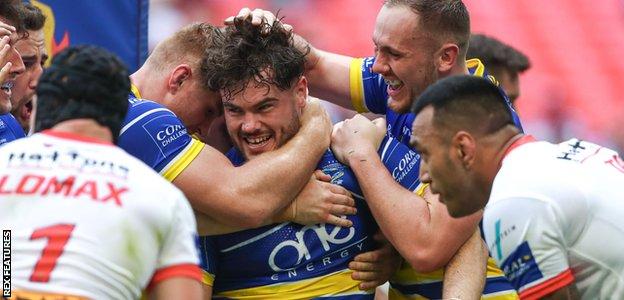 Challenge Cup final: Warrington Wolves beat St Helens 18-4 - BBC Sport