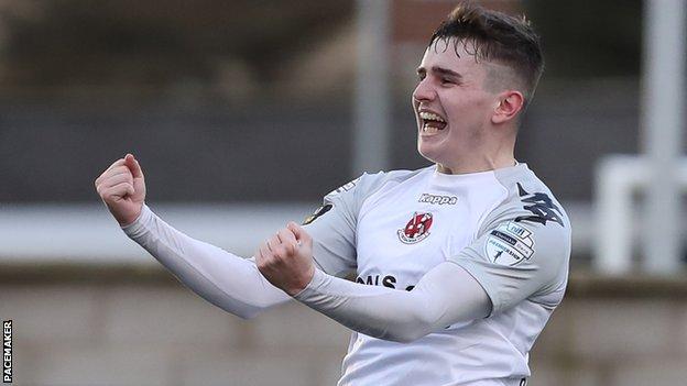 Ronan Hale: Larne sign striker from St Pat's Athletic - BBC Sport