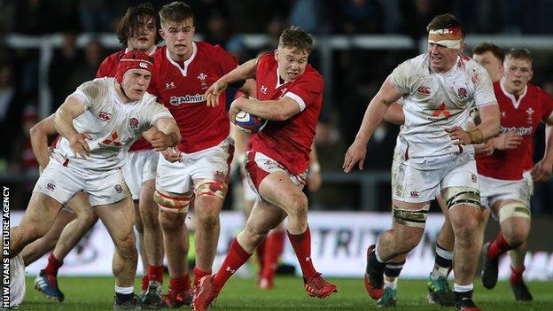 Sam Costelow: Scarlets sign Wales Under-20 fly-half from Leicester ...