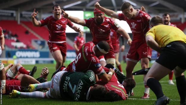 European Challenge Cup: Scarlets 39-7 Bayonne - Hosts storm to morale ...