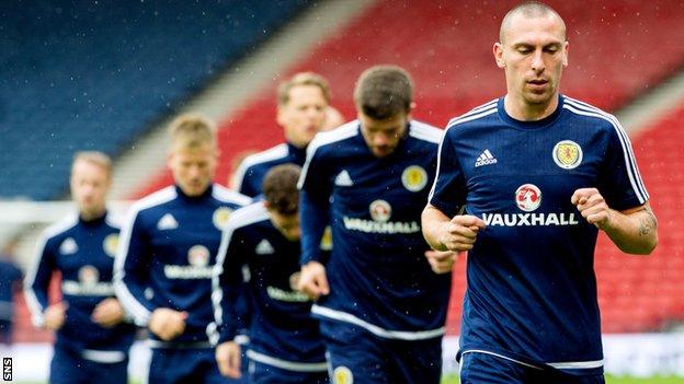 Scott Brown hopeful Scotland can make Euro 2016 finals - BBC Sport